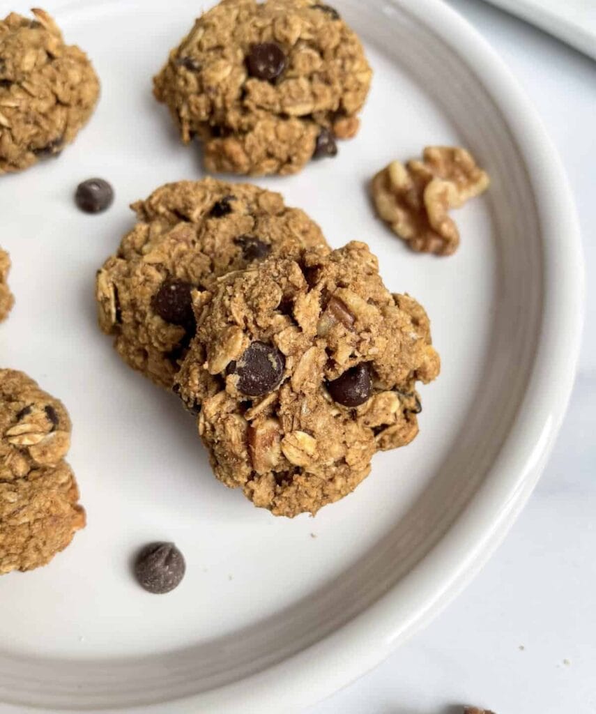 Healthy Oatmeal Chocolate Chip Walnut Cookies - Healthful Blondie